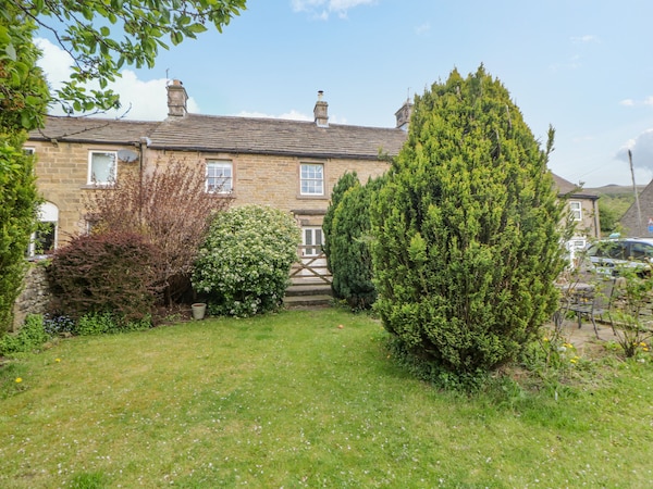 Ebenezer House, Pet Friendly, Character Holiday Cottage In Hope - Edale