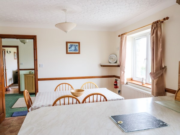 Awel Y Ddol, Pet Friendly, Character Holiday Cottage In Rhosybol - Anglesey