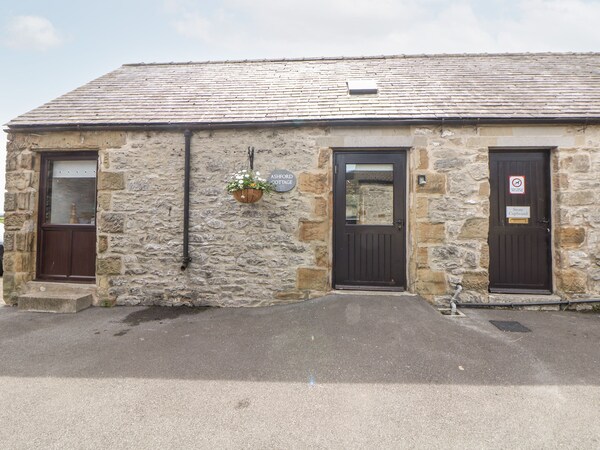 Ashford Cottage, Pet Friendly, Character Holiday Cottage In Bakewell - Derbyshire