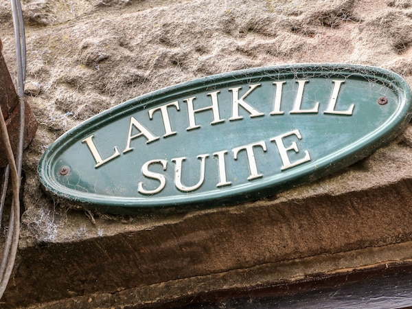 Lathkill Barn, Pet Friendly, Character Holiday Cottage In Bakewell - Great Longstone