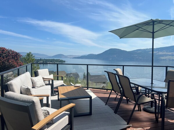 Gem On Okanagan Lake With Stunning Views - British Columbia