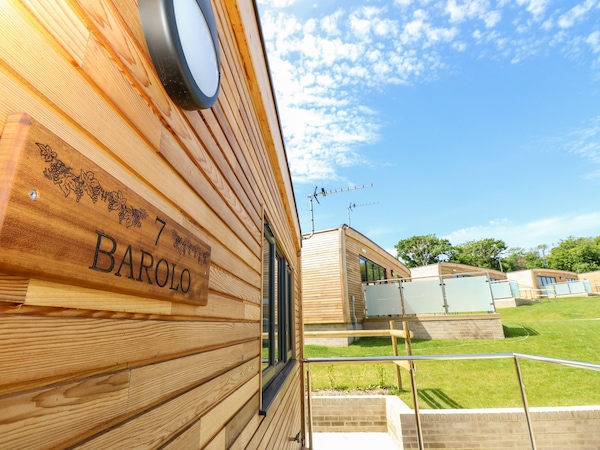 Barolo, Family Friendly, Character Holiday Cottage In Seaview - 와이트 섬