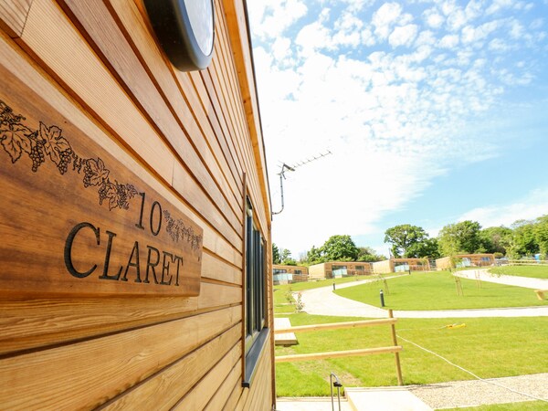 Claret, Family Friendly, Character Holiday Cottage In Seaview - ワイト島