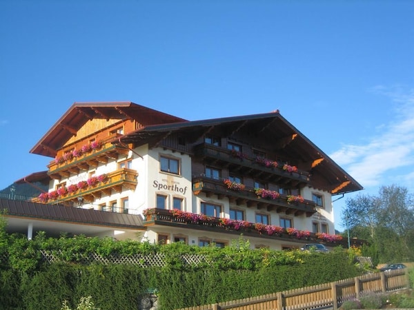 Sporthof - Double Room With Shower Or Bath, Toilet - Schladming