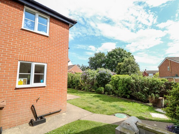 3 The Cottages, Pet Friendly, With Open Fire In Hemsby - Winterton-on-Sea