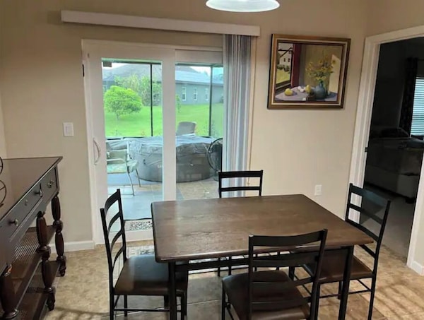 Florida Beach & Theme Parks, Cozy Spa & Lake Views - Cocoa, FL