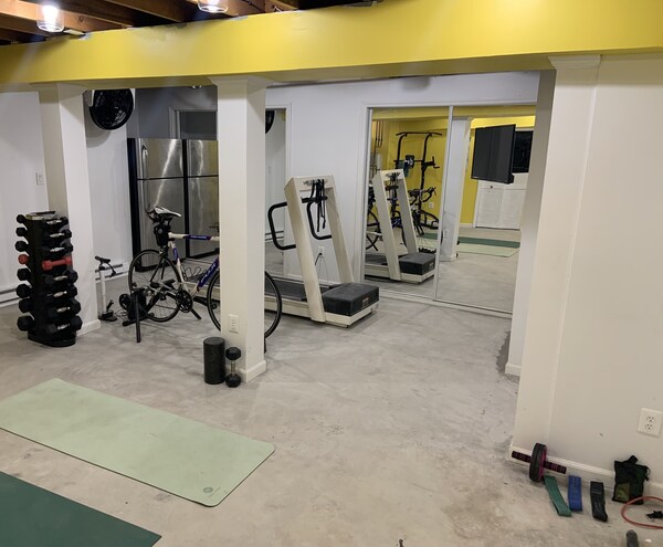 Stylish & Newly Renovated Home  Prime Location! - Bloomfield, CT