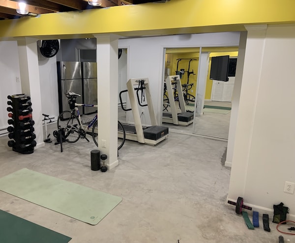 Stylish & Newly Renovated Home Prime Location! - Farmington, CT