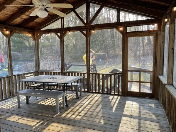 Saratoga Family Retreat: 15 Minutes To Racetrack With Heated Pool And 4 Bedrooms - Galway, NY
