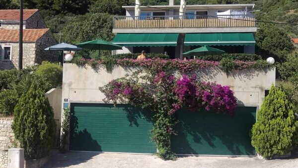 Apartamento Para Dos Personas Con Terraza Y Vista Al Mar Brist, Makarska (A-19737-a) - Brist