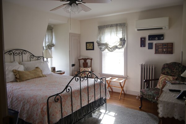 2 Story Queen Suite At The Brickhouse Inn Bed & Breakfast - Gettysburg, PA