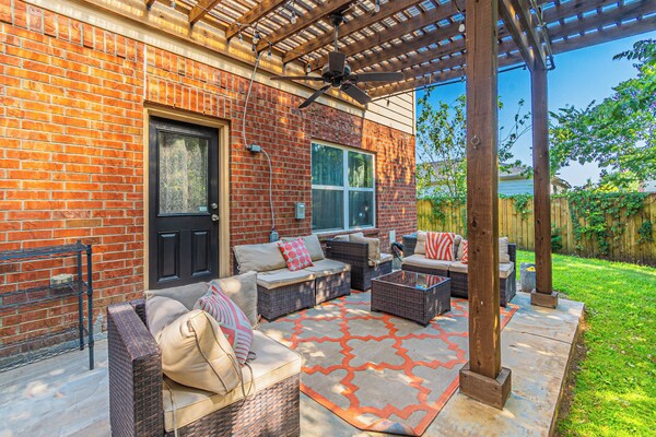 Dfw Perfect Home With Garage Parking, Gated Yard,business Amenities,arcade Game! - 梅斯基特