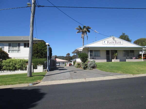 Close To Beach, Harbour Marina, Country Club, Golf Course, Restaurants, Cafes - Bermagui