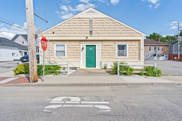 Newly Renovated! Steps From The Sand & Short Walk To The Pier - Old Orchard Beach, ME
