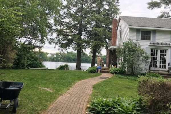 Lake Front Cottage On Harvey Lake With A Golf Putting Green. - 諾丁漢