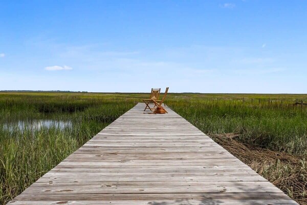 Large Peaceful Home | Hot Tub, Dock Near Beach - Wilmington Island, GA
