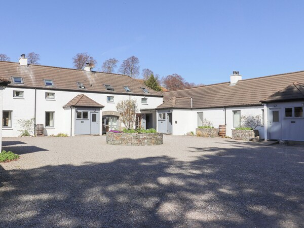 Cedar, Pet Friendly, Luxury Holiday Cottage In Newtonmore - Kingussie