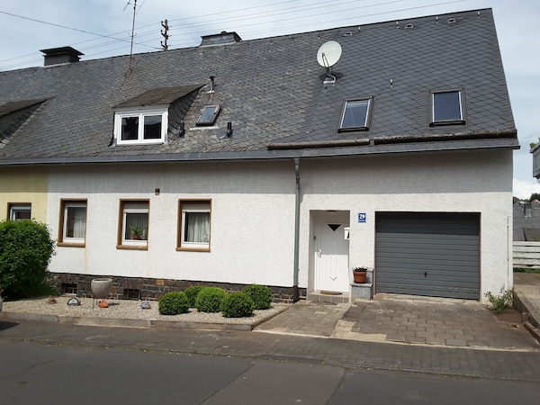 Großzügige Helle Ferienwohnung Mit 4 Schlafzimmern - Idar-Oberstein