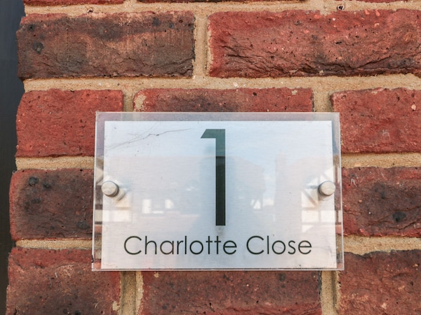 1 Charlotte Close, Family Friendly In Talbot Village, Poole - Sandbanks