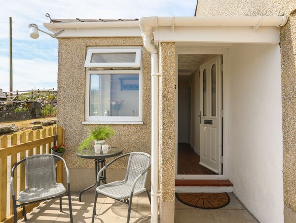 Cwm Ceiliog Annex, Pet Friendly, Character Holiday Cottage In Trefor - Nefyn