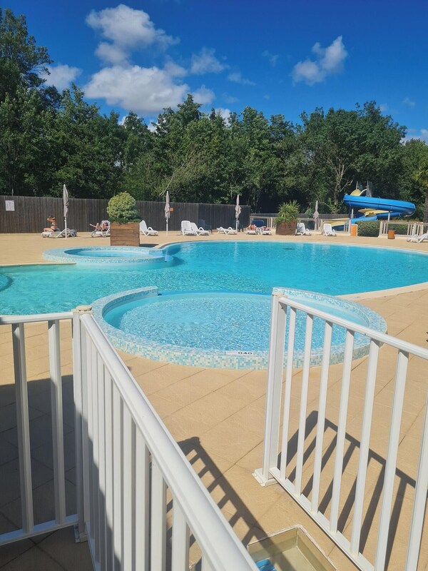 Homerez - Nice Bungalow 4 Km Away From The Beach For 6 Ppl. With Shared Pool - Angles
