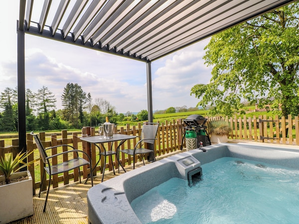 The Wood Shed, Bank Top Farm, With Hot Tub In Ashbourne - Uttoxeter
