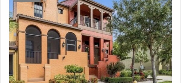 Beautiful Resort Condo - Minutes From The Beach! - Fort Myers