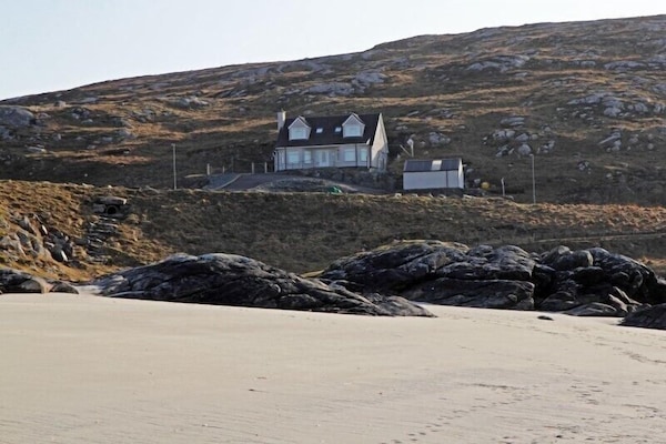 Eriskay Views Cottage, Family Friendly In Eriskay, South Uist - Barra, United Kingdom