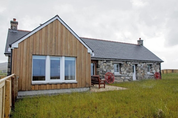 Beach View Cottage, Pet Friendly In Daliburgh, Isle Of South Uist - Barra, United Kingdom