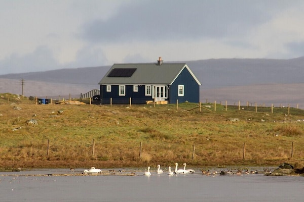 Taigh Gorm, Family Friendly, Character Holiday Cottage In Balivanich - North Uist