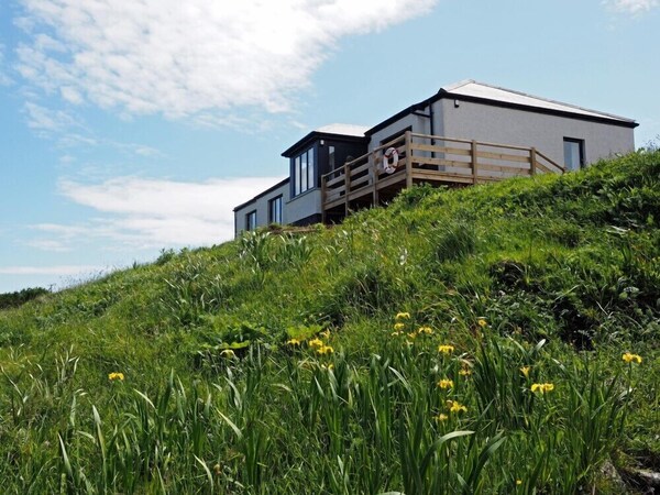 Seaview, Family Friendly, With A Garden In Castlebay - 巴拉島