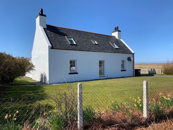 Corncrake Cottage (Su), Pet Friendly In Daliburgh, Isle Of South Uist - Outer Hebrides