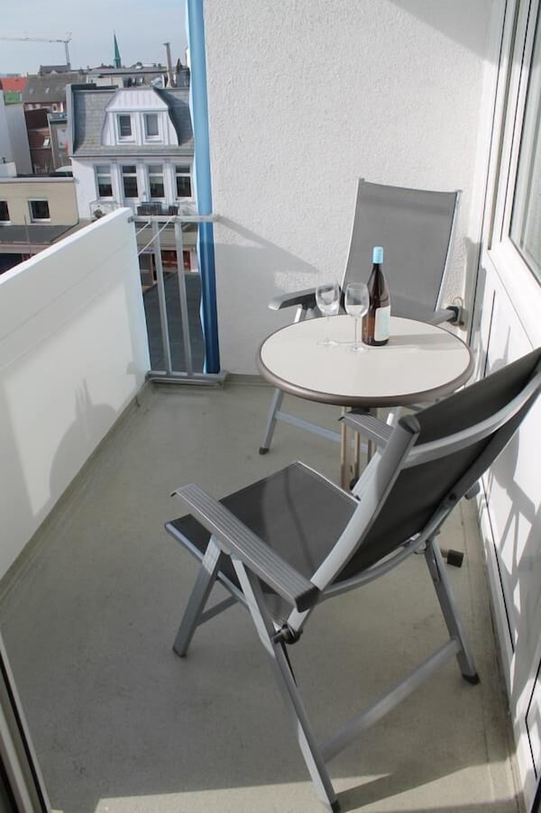 Central 2-room Vacation Apartment With Balcony & City View - Norderney