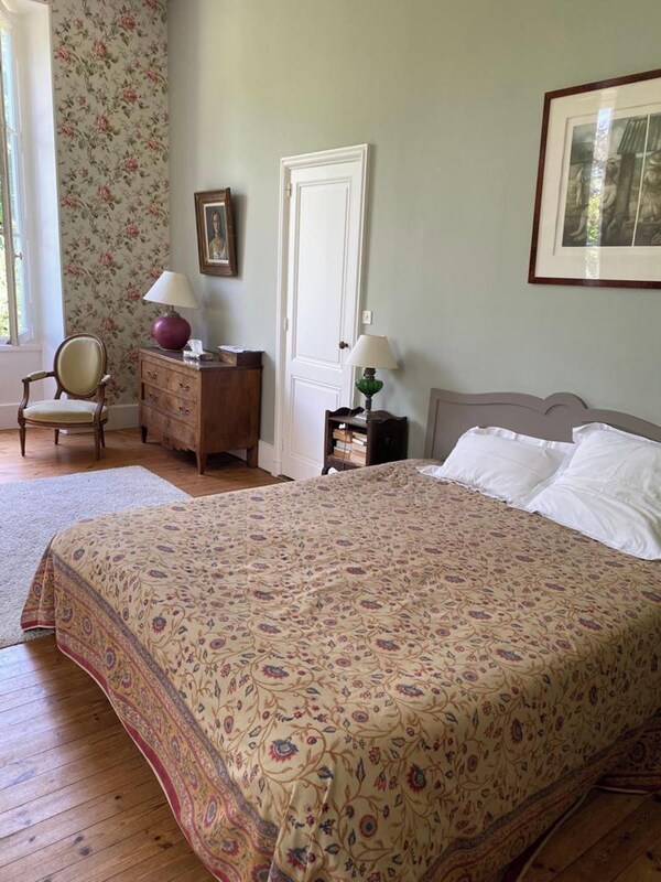 Homerez - Manoir Majestueux à Chaniers Avec Piscine Privée - Saintes