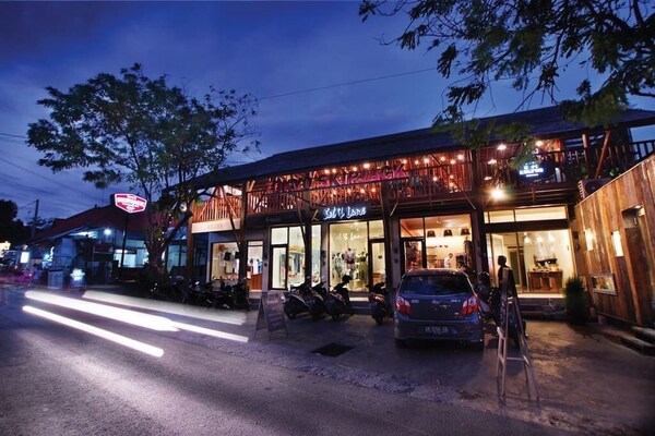 Free Rooms!   Seminyak Bali Modern Walk To Beach Shopping New And Clean - Seminyak