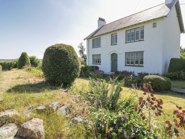 Ty Mawr Farm, Pet Friendly, With Hot Tub In Llanfairpwllgwyngyll - Menai Bridge