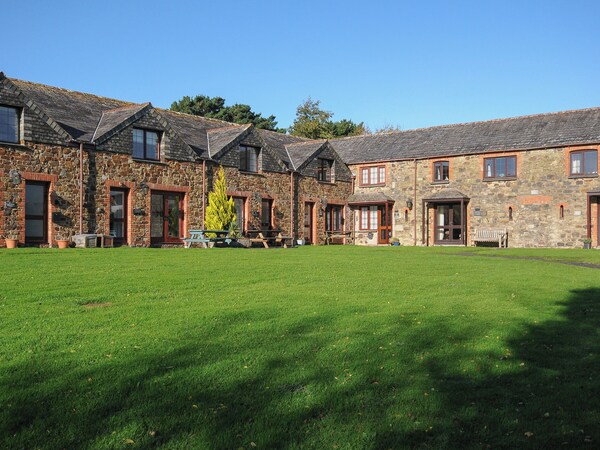 The Snug, Pet Friendly, Character Holiday Cottage In St Minver - Edmonton, UK