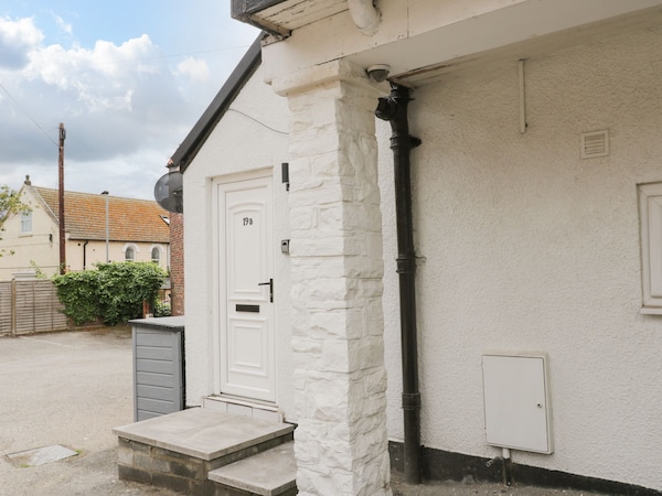 Daisy's Den, Character Holiday Cottage In Whitby - Sandsend