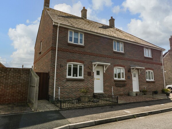 The Beach House, Pet Friendly, Country Holiday Cottage In West Bay - Burton Bradstock