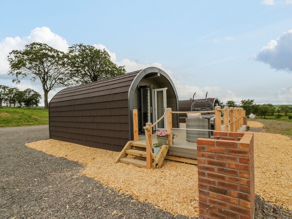 Laird Lodge 2, Romantic, With Hot Tub In Lochmaben - Lockerbie