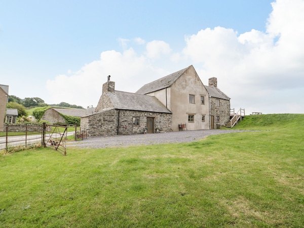 Yr Hen Dy, Pet Friendly, With Hot Tub In Llandudno Junction - 콘위