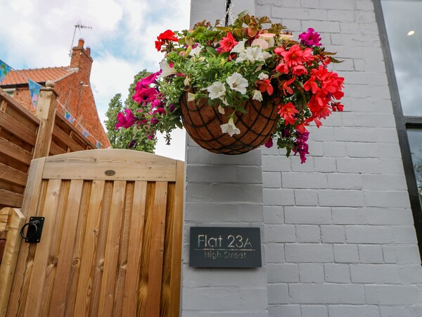 23a High Street, With A Garden In Edwinstowe - Sherwood Forest