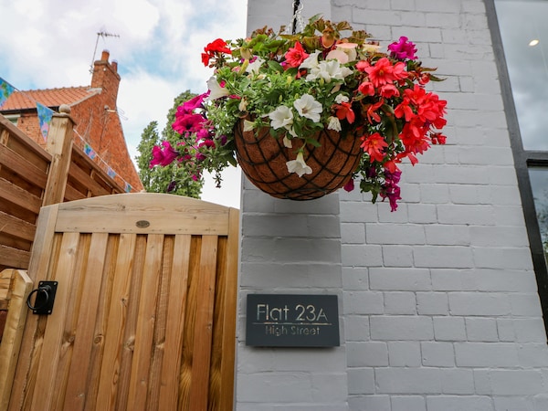 23a High Street, With A Garden In Edwinstowe - Sherwood Forest