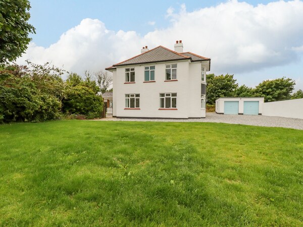 Pen-y-thon House, Pet Friendly, With Hot Tub In Summercourt - England