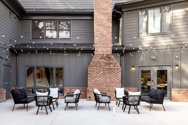 Kasa | Explore Dilworth's Tree-lined Streets | Charlotte - Quail Hollow - Charlotte