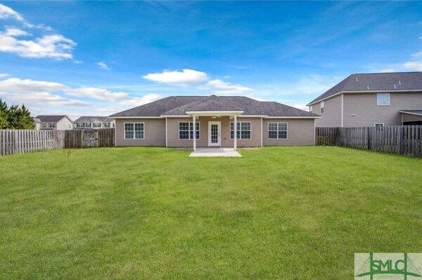 Luxurious 4 Bedroom Home With Huge Master Ensuite - Pet Friendly! - Hinesville, GA