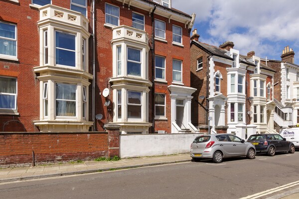 Cormorant Place Apartment - Southsea