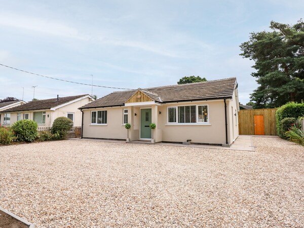 Daisy Tree Cottage, Pet Friendly, With Hot Tub In Woodhall Spa - Woodhall Spa