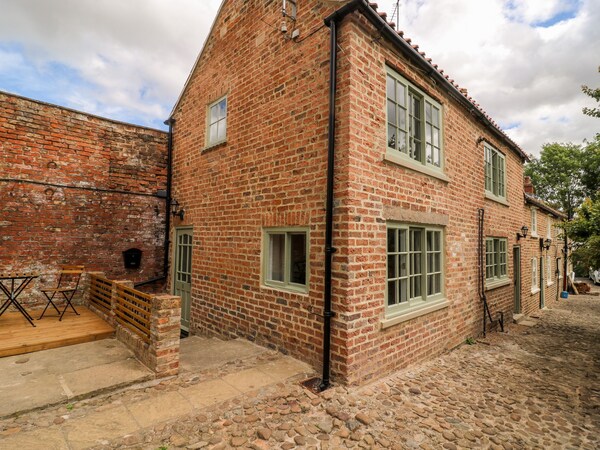 Kemps Yard Retreat, Pet Friendly, Character Holiday Cottage In Thirsk - Thirsk