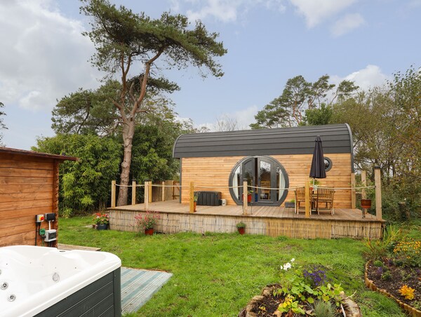 The Hideaway Pod, Family Friendly, With Hot Tub In Criccieth - Criccieth